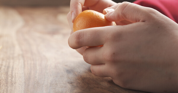50% of the Population Doesn't Know How to Eat Tangerines Properly