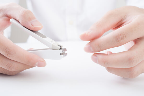 10 Right Ways to Trim Your Nails and Avoid Injuries