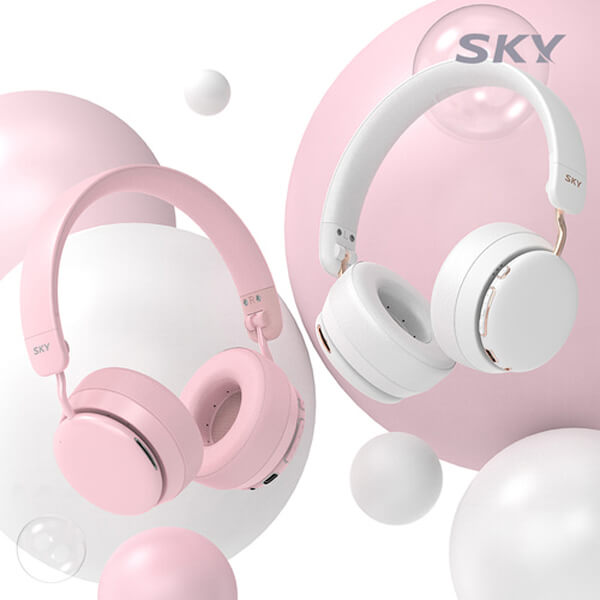 Y2K Trend Revived: How Headsets Became Must-Have Fashion Accessories