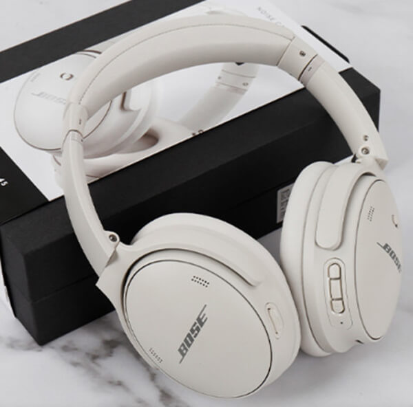 Y2K Trend Revived: How Headsets Became Must-Have Fashion Accessories