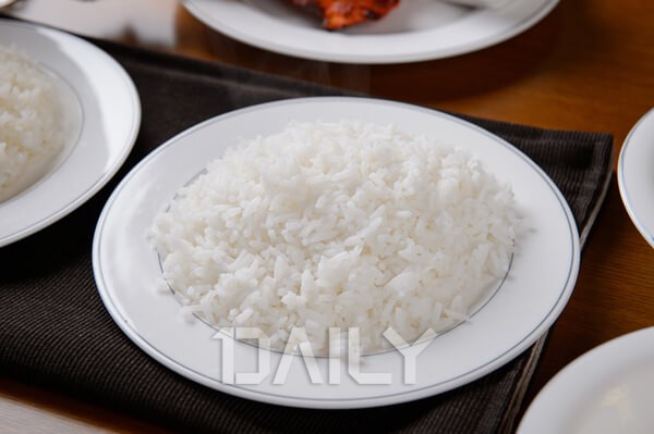 데일리 - 살 찌지 않게 '밥' 먹는 법 푸드 밥,쌀밥,밥칼로리,쌀밥칼로리,흰쌀밥칼로리,흰쌀밥,흰쌀밥칼로리,현미밥,얼린밥칼로리 ...