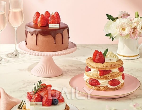 데일리 - 외국인 관광객들이 한국 카페에서 꼭 사 먹는 디저트 푸드 프랜차이즈딸기메뉴,프랜차이즈,딸기,딸기메뉴,딸기메뉴추천 ...