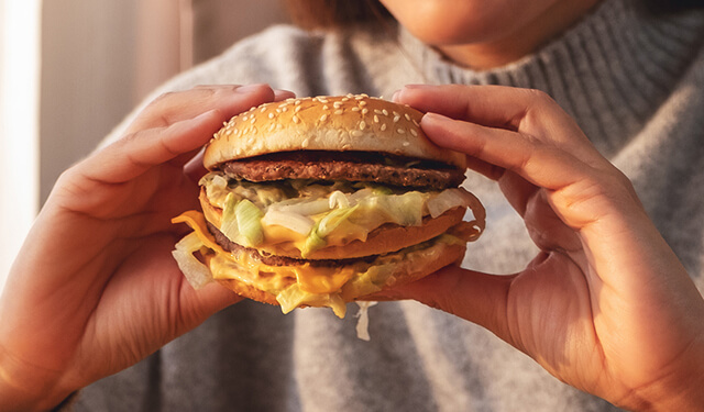 데일리 지금 아니면 다 팔려서 못 먹는 리미티드 햄버거 푸드 신상햄버거신상햄버거햄버거신메뉴프랜차이즈버거kfc블러디그레이비버거골든치즈렐라버거야채통통치킨